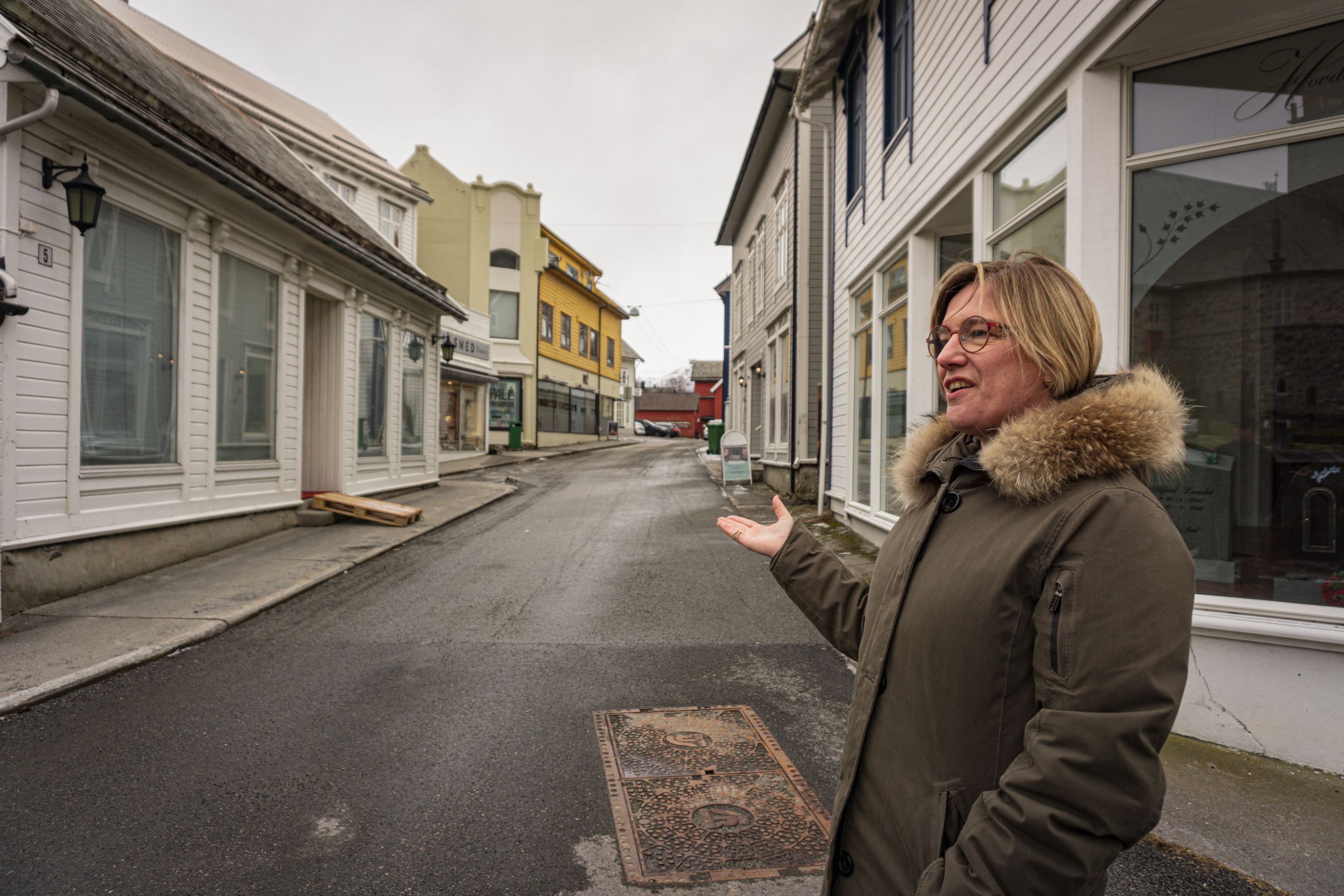 MENNESKET BAK KJEDET